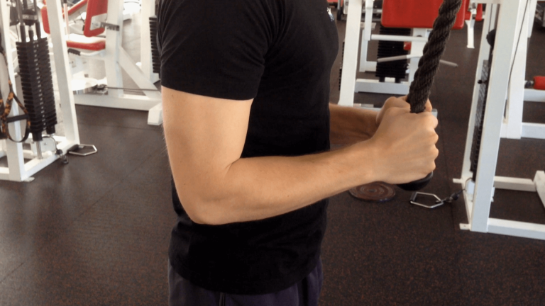 Tricepsové dipy: Cvik na doma na triceps | FitYOU.cz